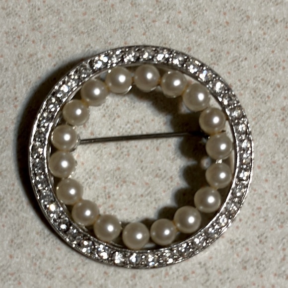 Marvella | Jewelry | Vintage Marvella Faux Pearl And Rhinestone Broach ...